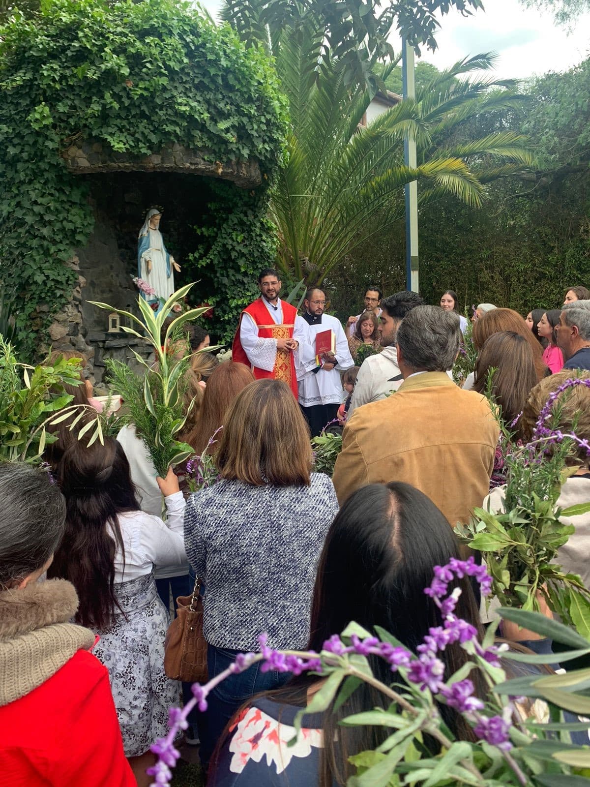 Viviendo, mirando y amando al Señor en cada día santo - Obra Maria ...